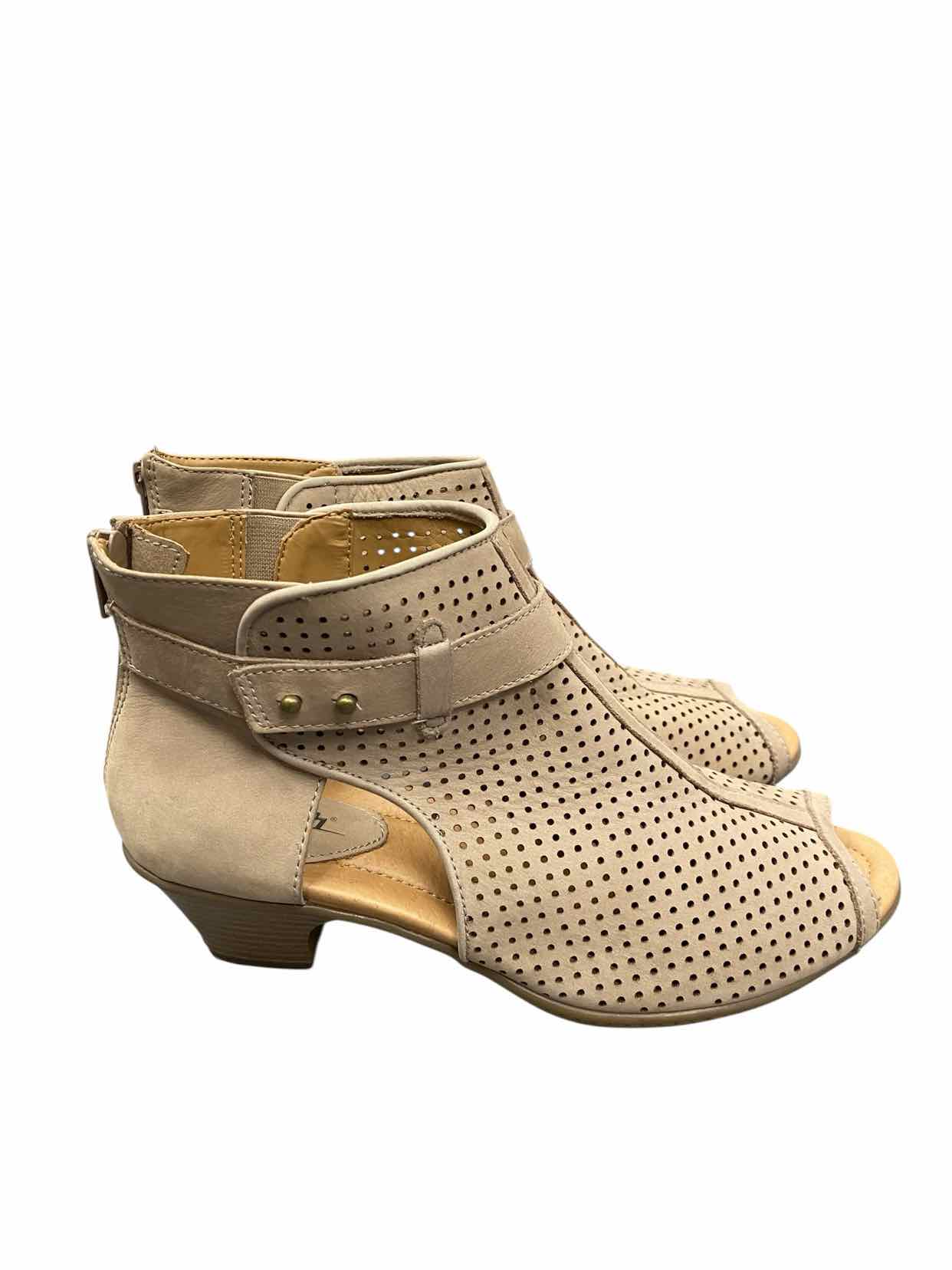 Earth Shoe Size 9.5 Beige Sandals – Alaskan Dames